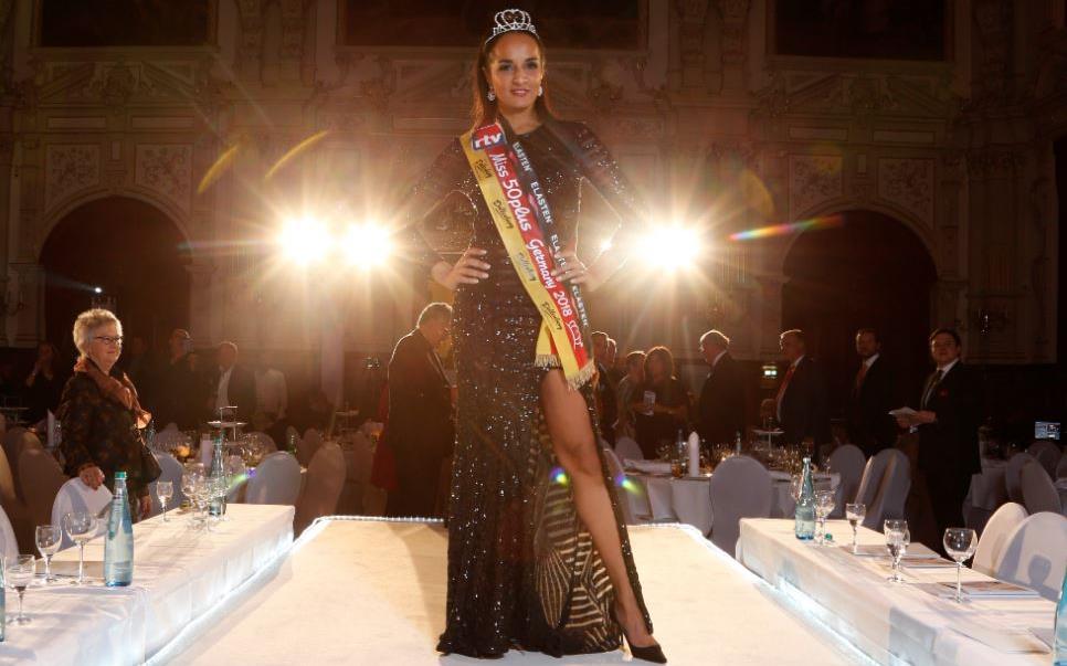 Η συγγραφέας Manuela Thoma-Adofo απέσπασε τον τίτλο «Miss 50 plus»