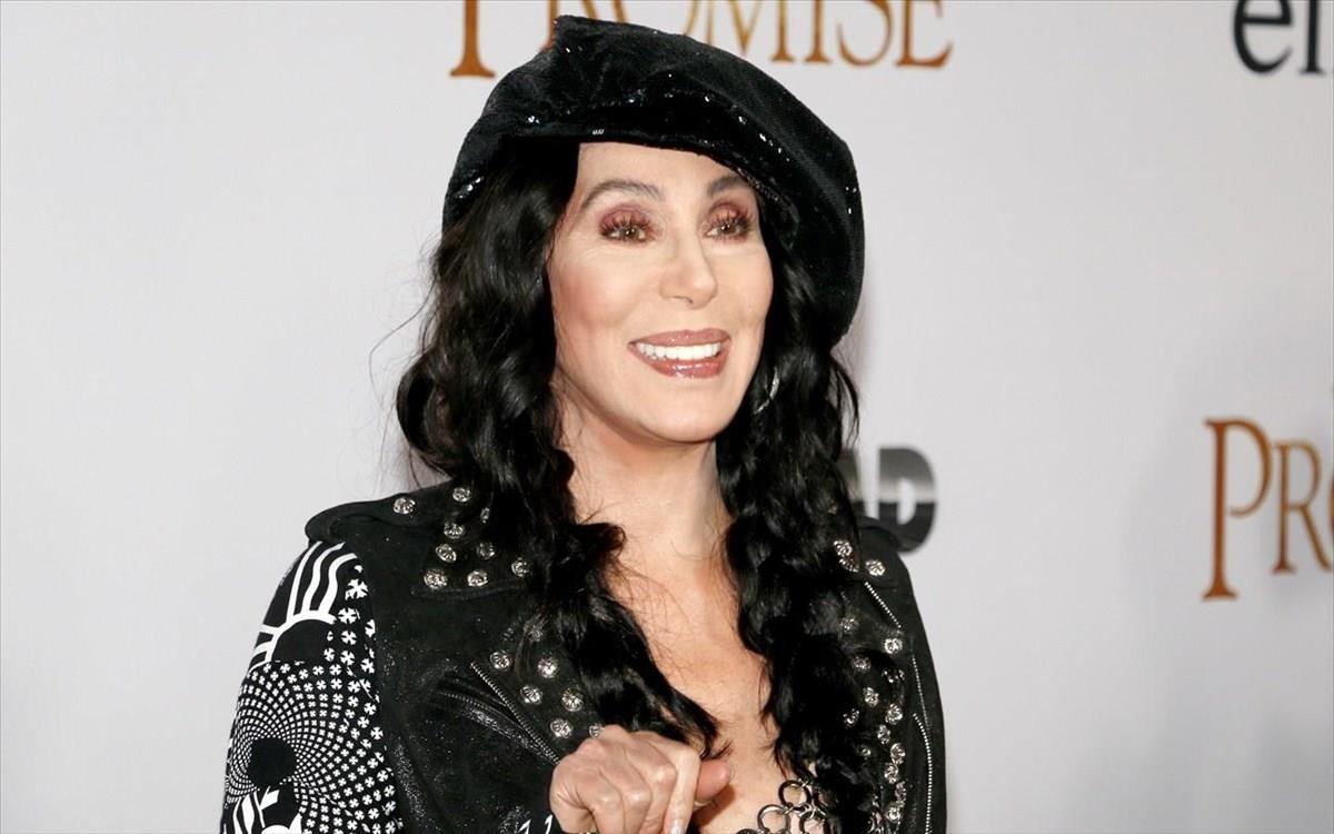 Πώς η Cher παραμένει fit στα 74;