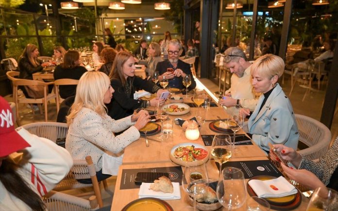 Το Around the Table 2025 συνεχίζεται και η Αθήνα μας κάνει το τραπέζι