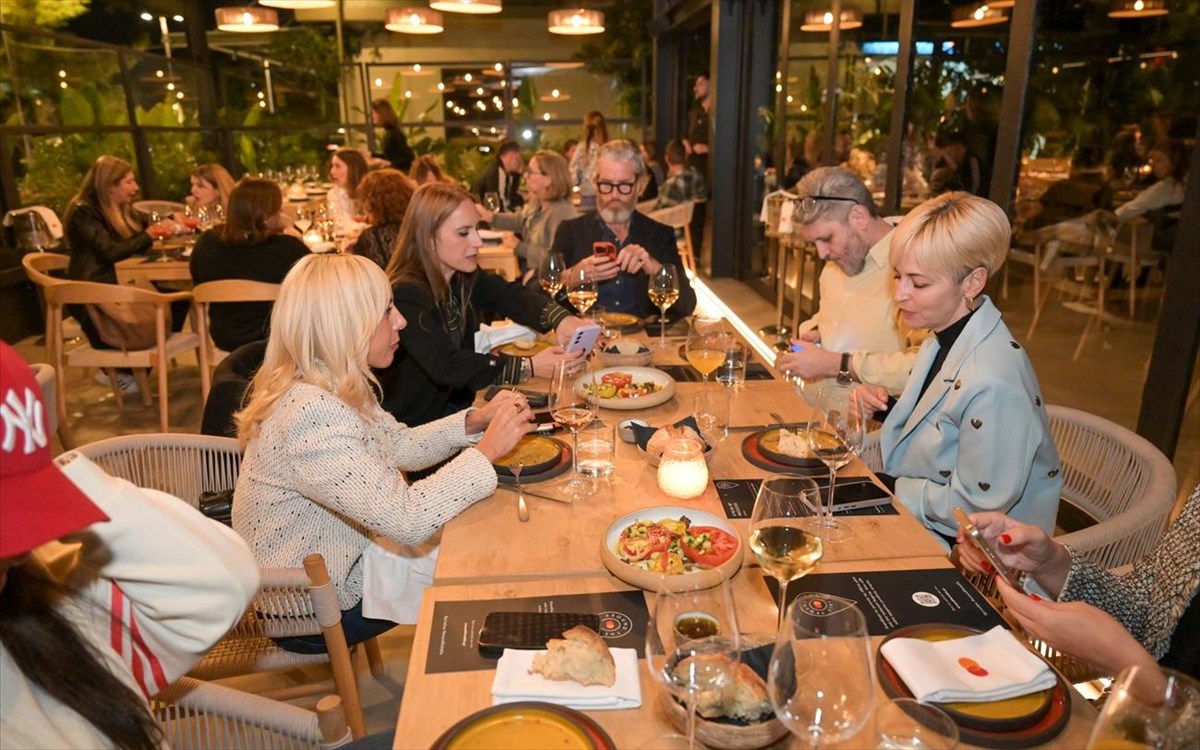 Το Around the Table 2025 συνεχίζεται και η Αθήνα μας κάνει το τραπέζι