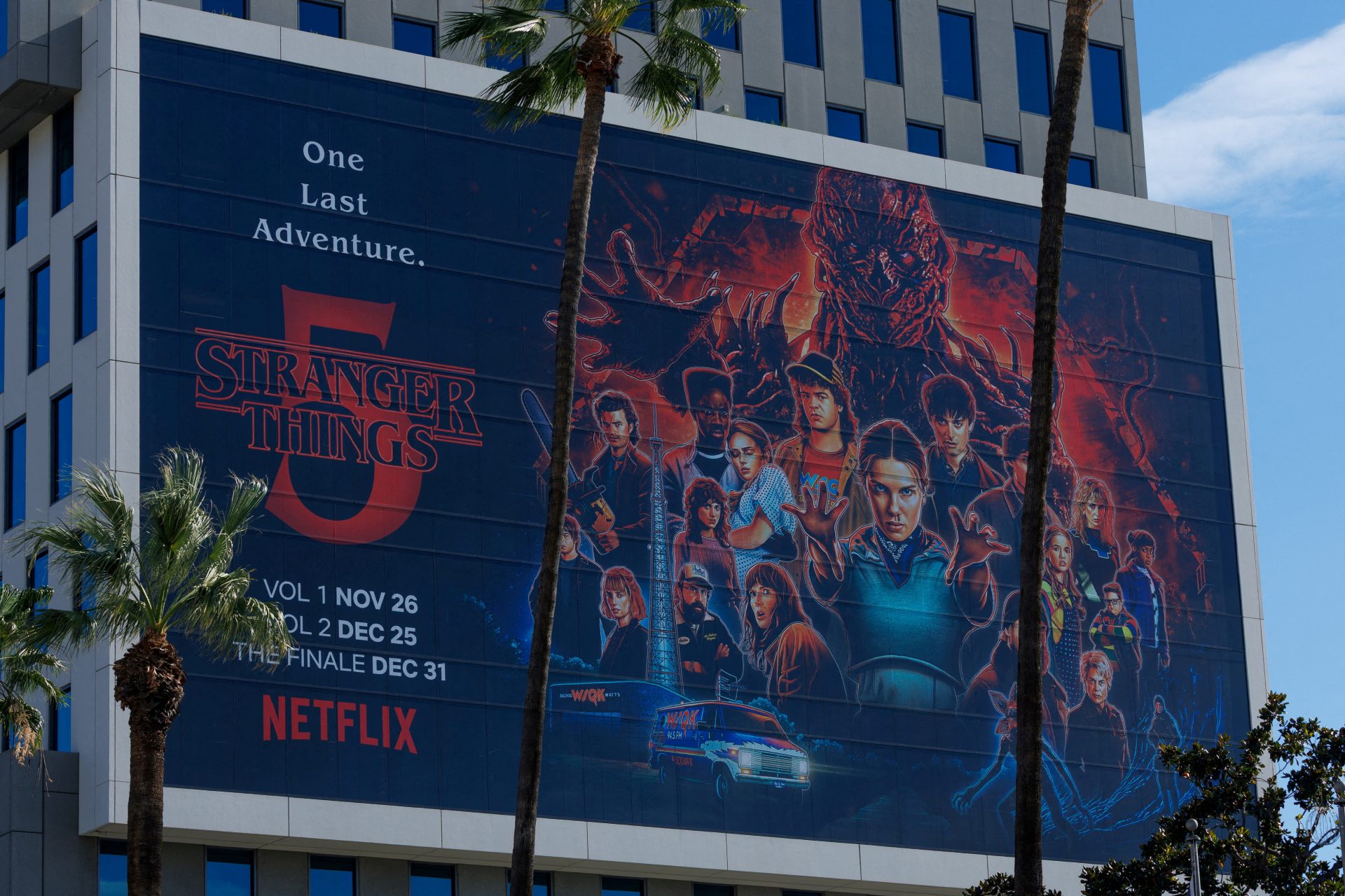 Wall Street: Σε νέα ρεκόρ ο Dow Jones - Ενισχύεται η Netflix μετά τις ...