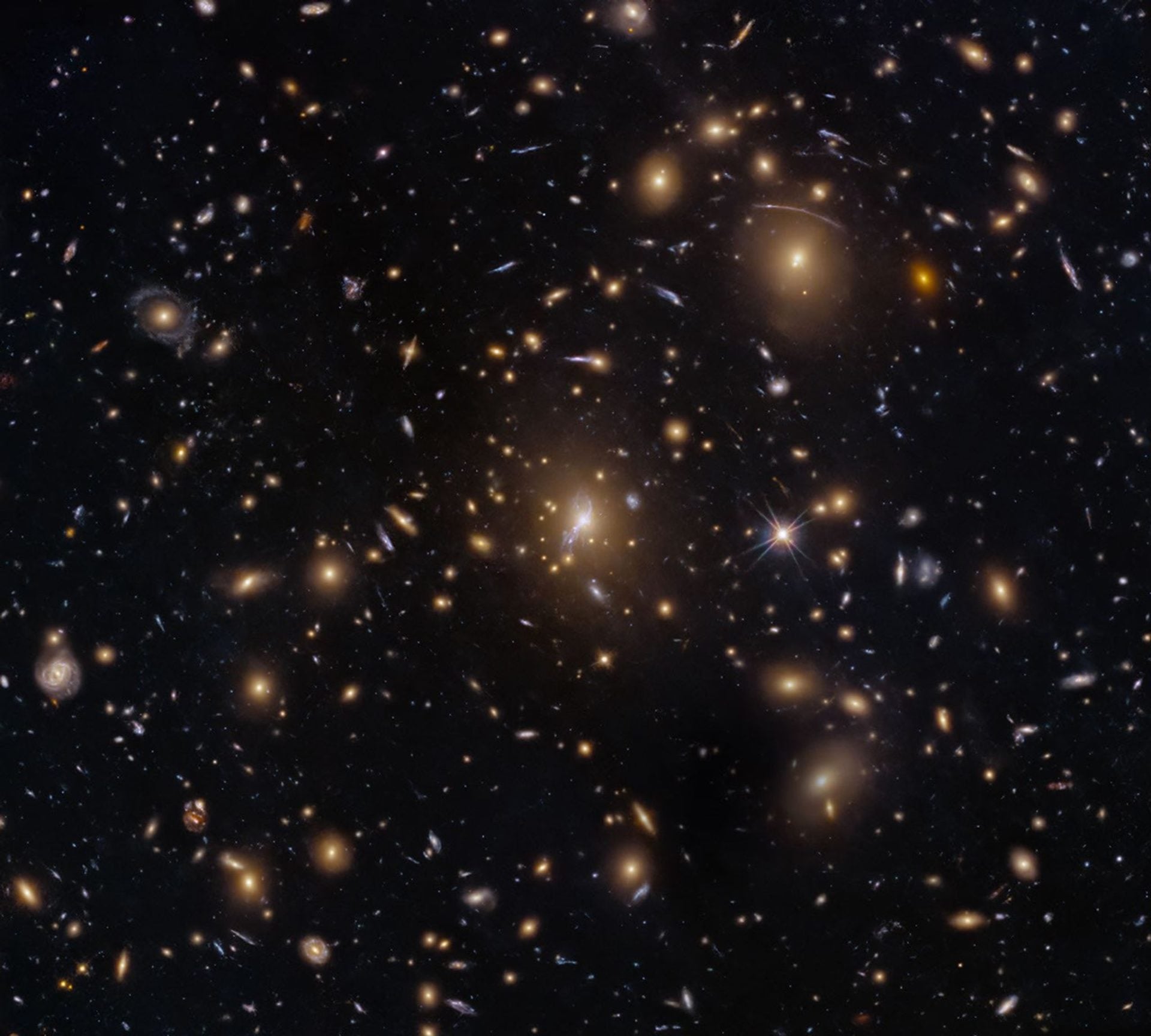 Ένα κοσμικό «μελίσσι» στο φακό του Hubble